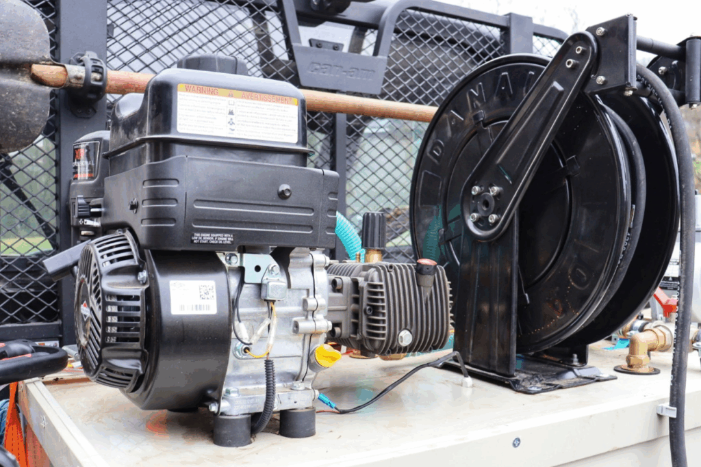 Motor Platform with Hose Reel GE1065BD, Briggs & Stratton
